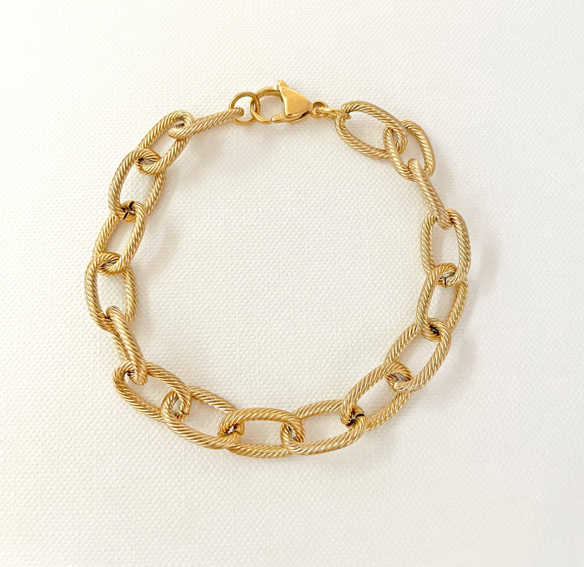 CARLY GOLD TEXTURE LINK CHAIN BRACELET - WATERPROOF JEWELRY - MAI DÉSIRÉE
