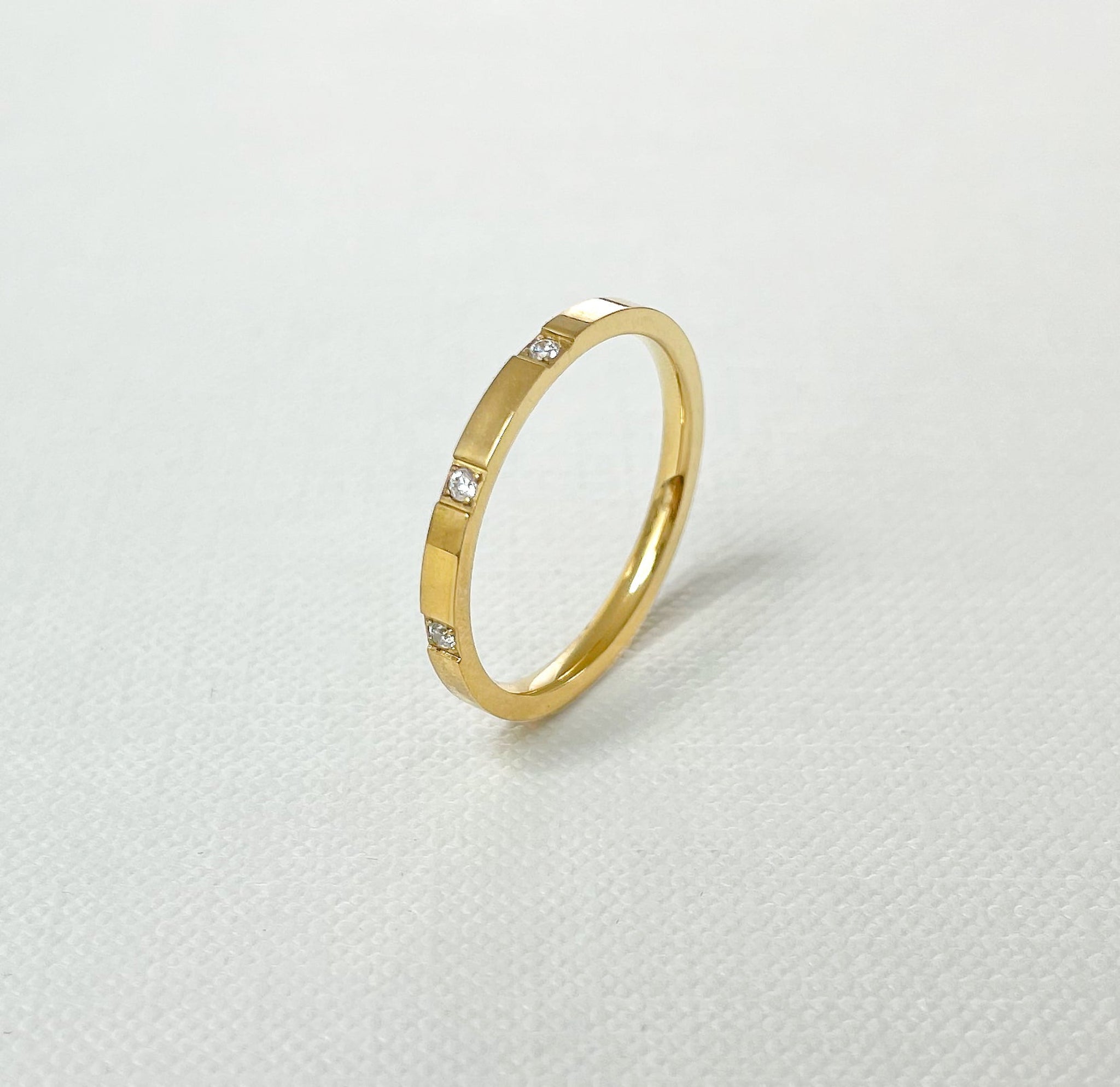 18K Gold 3 Stone Ring Sample