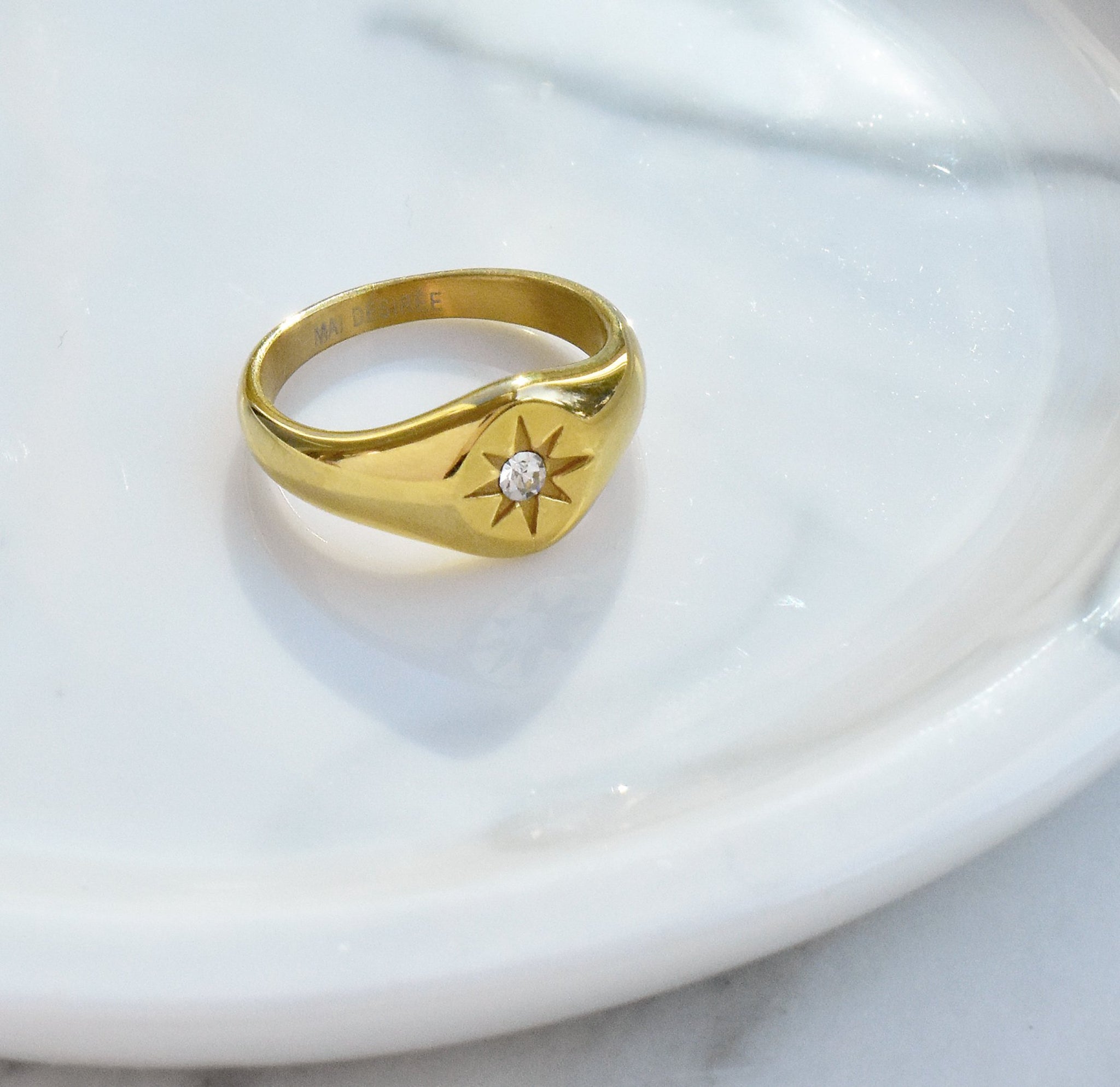 AUGUST GOLD STARBURST SIGNET RING - SAMPLE - MAI DÉSIRÉE